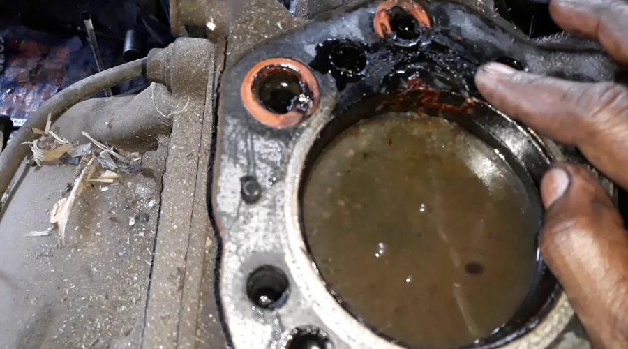 Mekanik Wajib Tahu! Ini Penyebab Air Radiator Bercampur Oli Mesin Motor ...